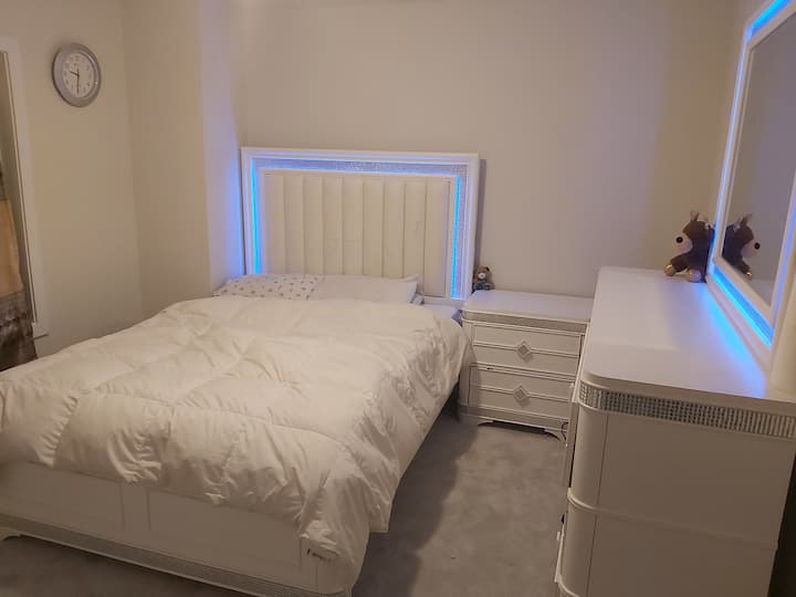 2 Rooms Available With Lake View - Port Colborne