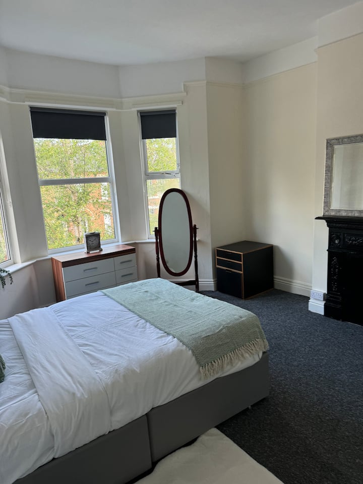Ensuite Room In A 4 Bed House - Royal Leamington Spa