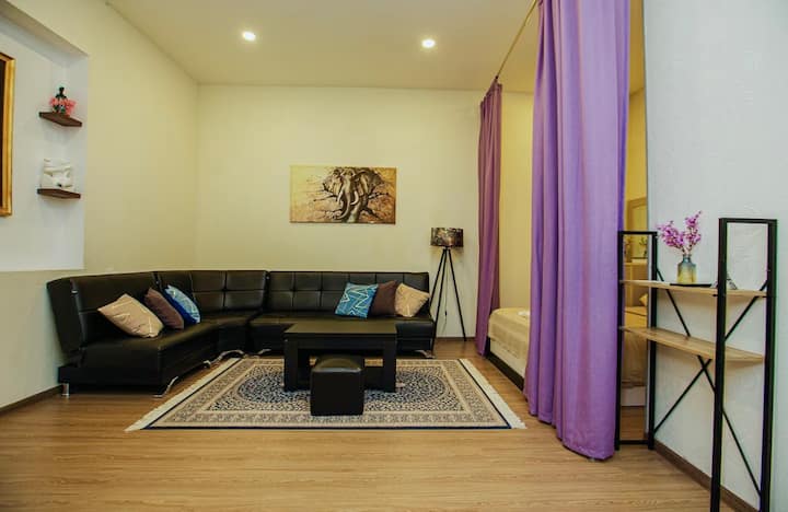 Old Tbilisi | Cozy & Spacious Apartment W/ Balcony - Tbilisi