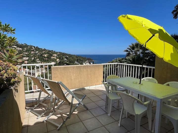 #2 Appartement Proche Plage - Vue Mer + Terrasse - Le Lavandou