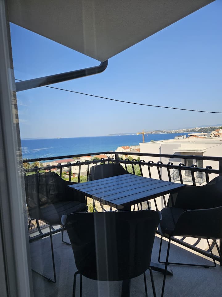 Newly Renovated Apartment "Veki" - Podstrana