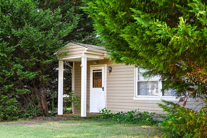 Train Tracks Getaway (Whole House) - Maryland