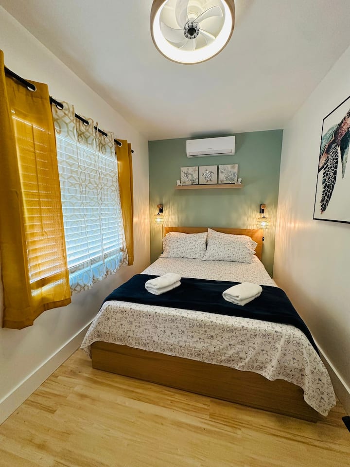 Convenient Coastal Tiny Home Near Fll Airport - Fort Lauderdale, FL