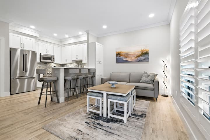 Gulfside Chic Sarasota Suite - Beach Nearby - Sarasota, FL