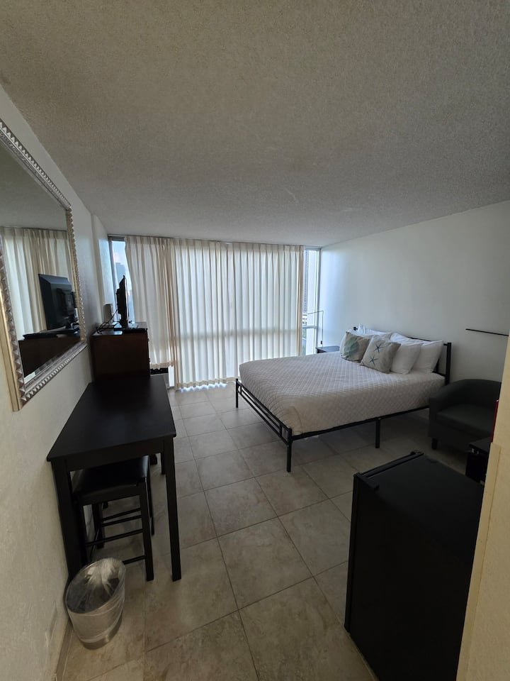 14th Floor Waikiki Vacation Studio - Honolulu, HI