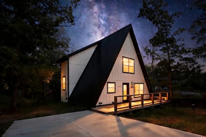 Moonshine Modern! Lux Design, Pool, & Hot Tub! - Townsend, TN