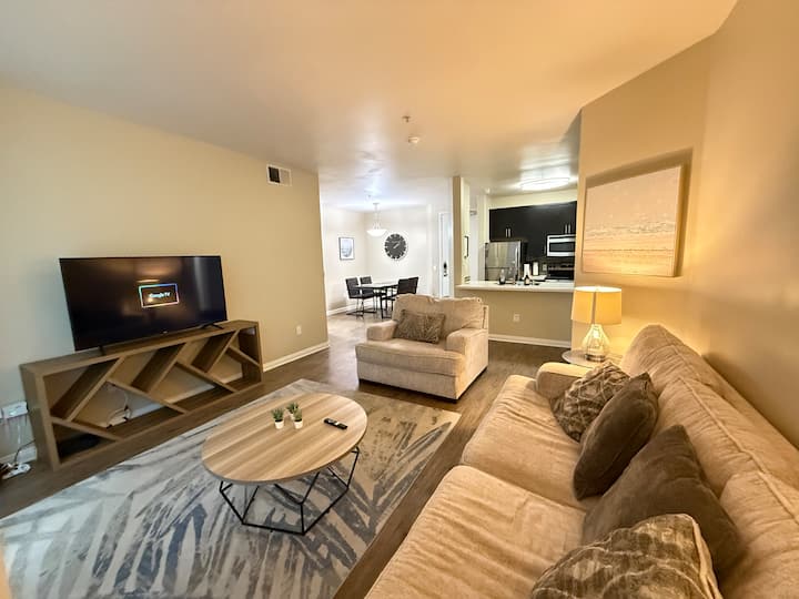 Beach Chic 2 Bedroom Apt At Marina Del Rey - Marina del Rey, CA
