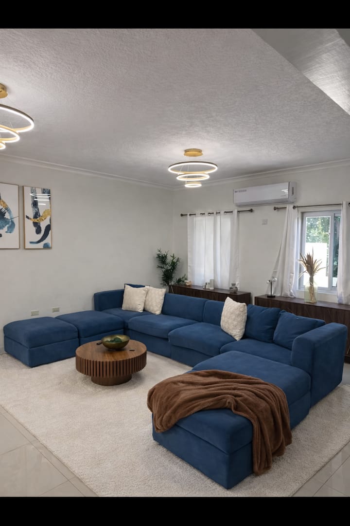 Chic & Cozy Townhouse- W/pool, Gym And City View - Kingston