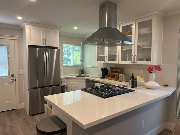 Clean, Modern Relaxation Oasis - Davis, CA