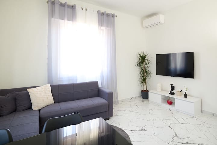{Free Parking Elmi -2 Wifi - Ac} Suite Con Balcone - Arona, Italy