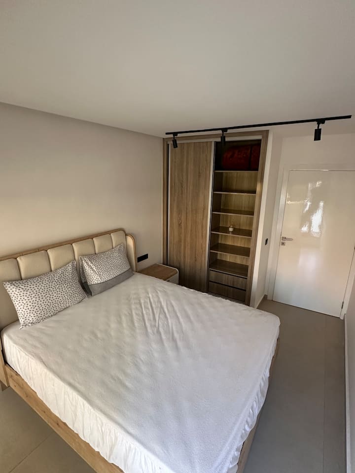 Chic Room With Balcony – Perfect For Travelers - 라바트