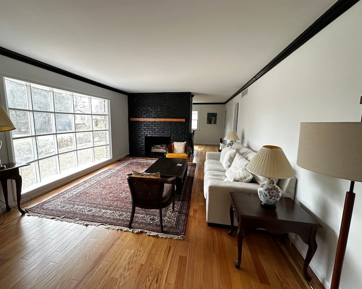 Spacious Renovated House Near Iu - Bloomington, IN