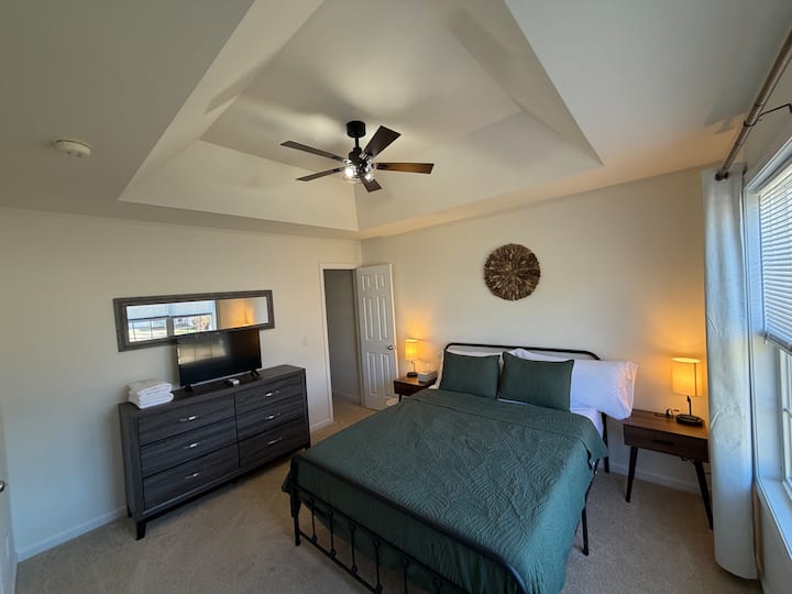 Peaceful Modern Home, Quiet Cul-de-sac Near I-26 - Lake Bowen, SC