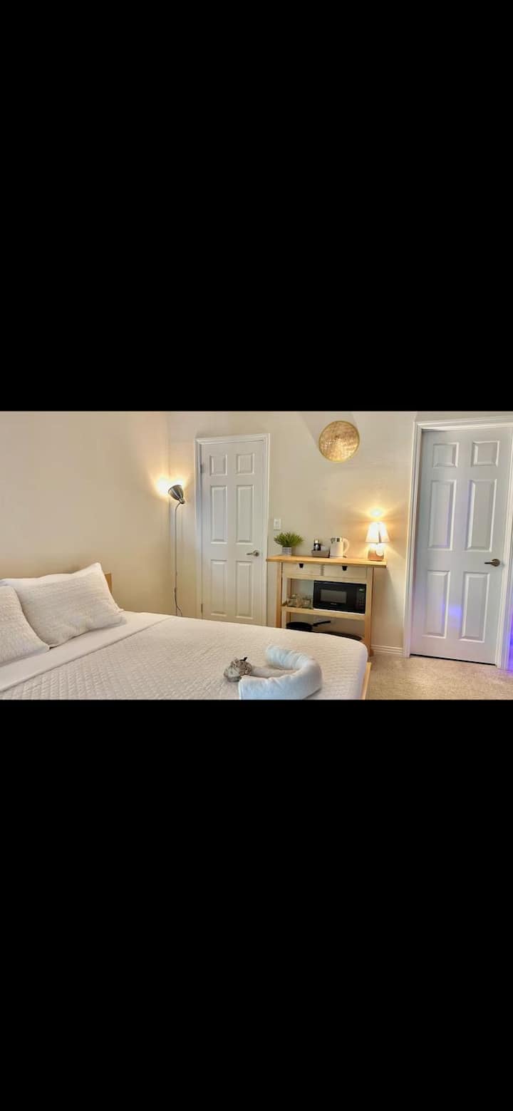 Master Bedroom In Mdr - Santa Monica, CA