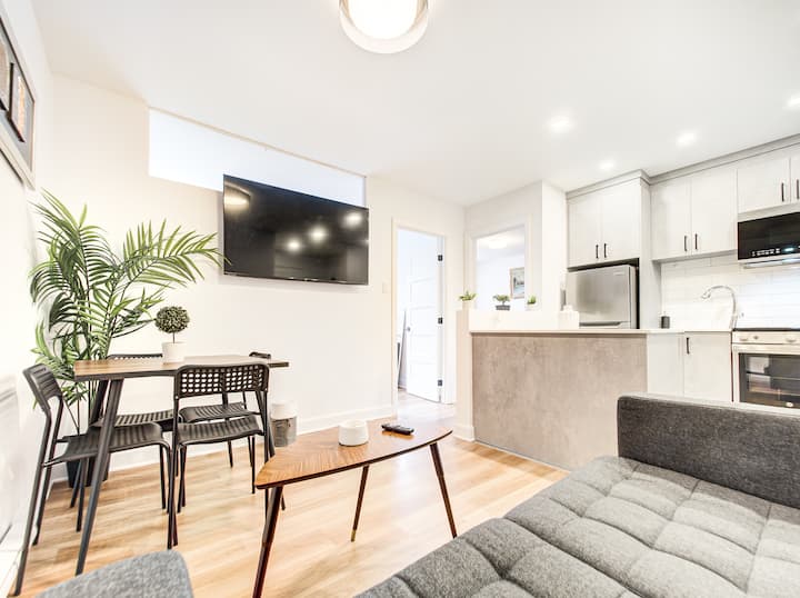 Modern Family Haven - Montréal