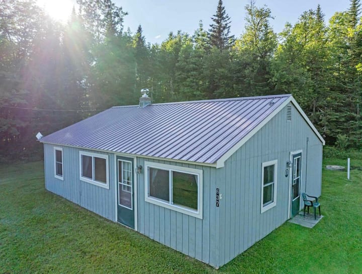 Tranquil 2-bedroom Cabin - Pittsburg, NH