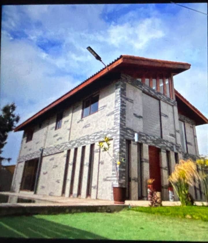 Casa Grande Con Piscina Playa. - El Quisco
