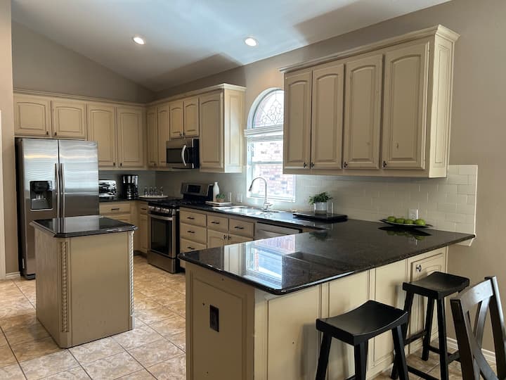 Alliance/ Nfw + Community Pools! 3 Bed, 2 Bath - Roanoke, TX
