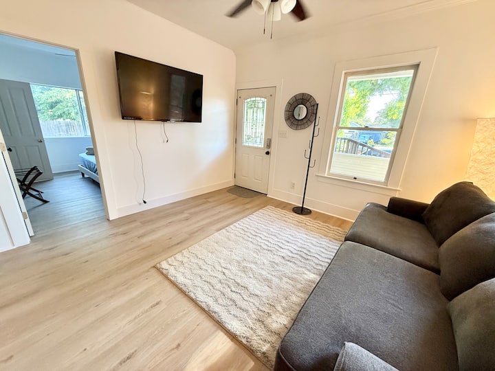 3 Bedroom Hideaway Private Yard - Oroville, CA