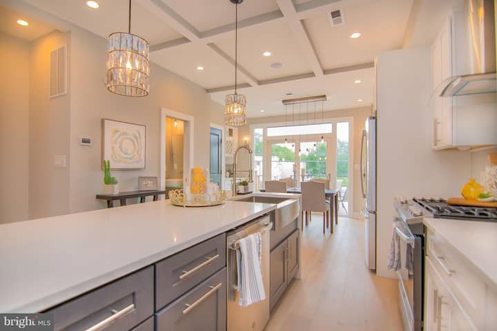 Modern, Spacious 3br/2.5ba Rowhome In Heart Of Dc - Smithsonian Castle, Washington