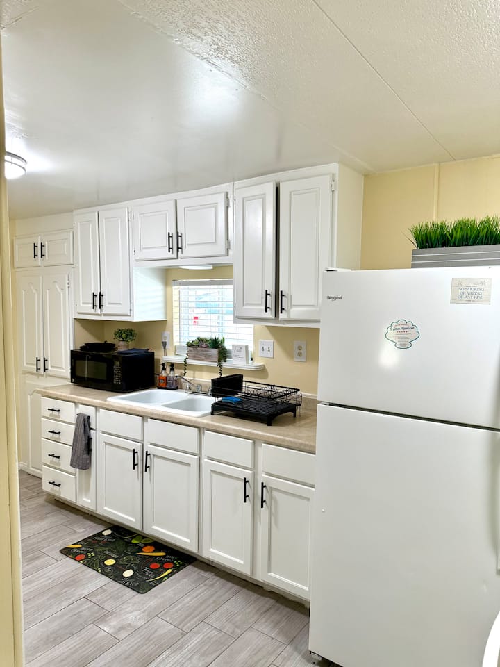 Sunshine Home, Wifi&ac, 2-bd In Amazing Las Vegas - North Las Vegas, NV
