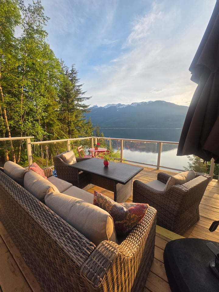 Lakeside Nakusp Cabin | Deck • King Beds • Views - Nakusp