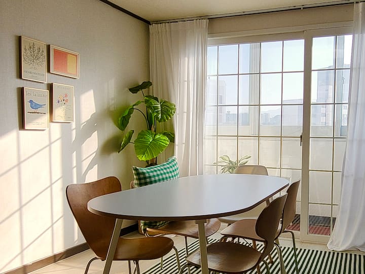 |동대구역10분|  
|밝은2룸·3베드|
 |최대6인| 
|친구·가족여행| 
|반려견동반| - Daegu