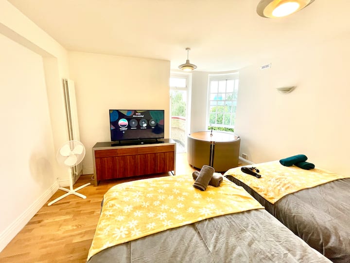 4 People - Notting Hill - Central London - Zone 1 - Fulham