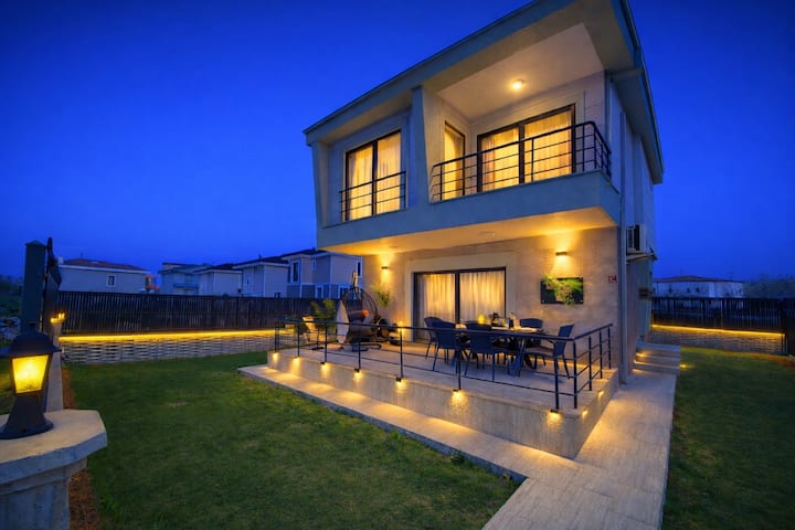 Ayvalık’ta 6-7 Kişilik Müstakil Villa | ÖZel Bahçe - Ayvalık