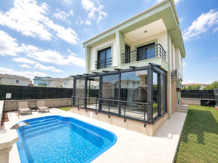 Detached Villa In Ayvalık / Private Pool & Garden - Ayvalık