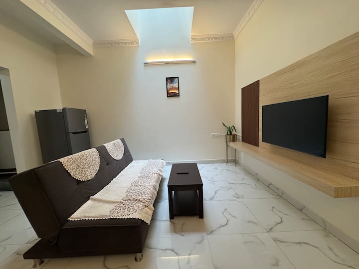 Skylight Ac Flat In Excellent Location Near Metro - Bengaluru