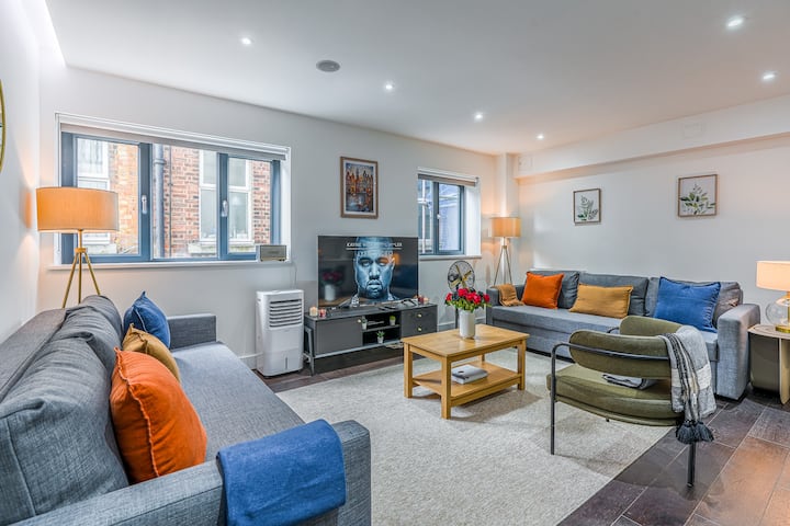Earl's Court Gem | Sleeps 6 | Lift & Tube - Fulham
