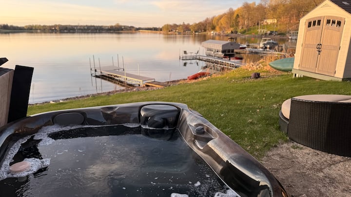 Cozy Lake Escape - Hot Tub, Sauna, Fire Pit & More - Center City, MN