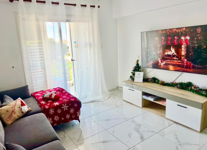 Your Paphos Base | Walk To Beach & Mall - Paphos