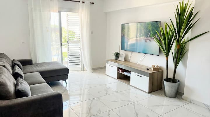 Your Paphos Base | Walk To Beach & Mall - Paphos
