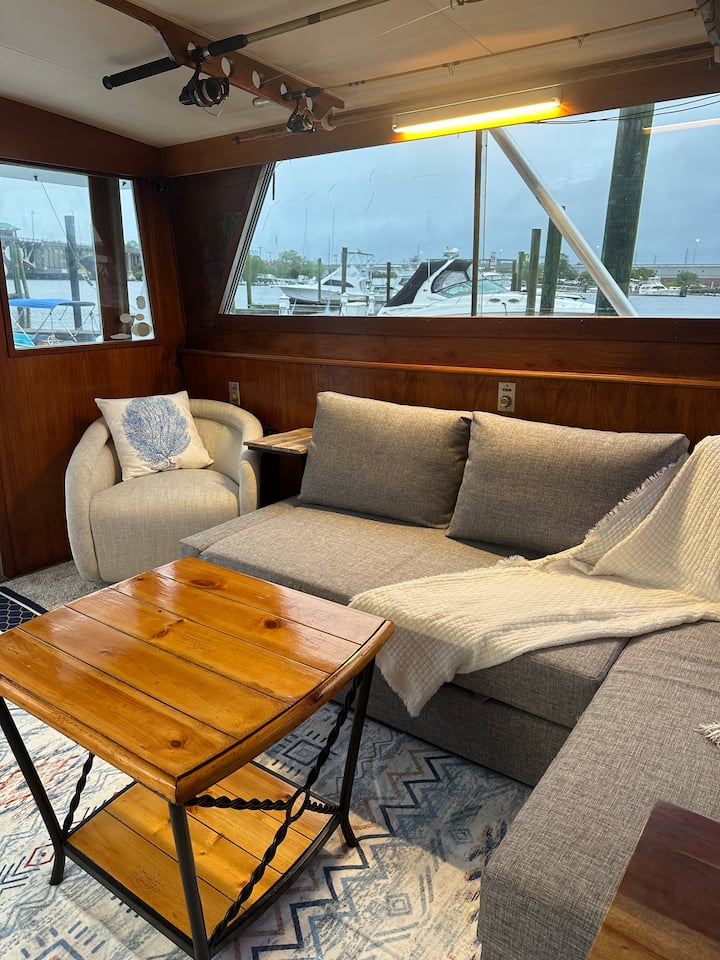 Beautiful Yacht  On The Housatonic River, Milford - Long Island, NY