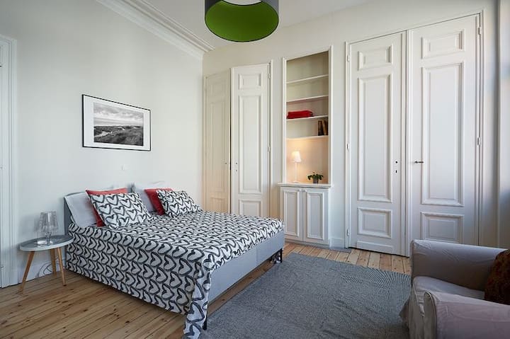Suite éLégante Avec Balcon / Large Master Bedroom - Brussels