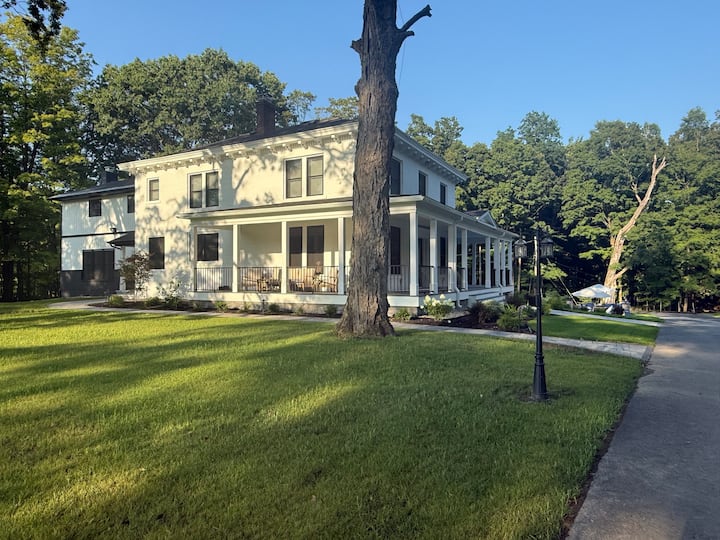 Saratoga Luxurious Retreat - Saratoga Springs, NY