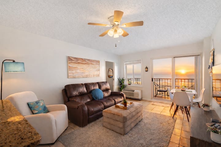 Oceanfront Beach Condo, Pool, Gym, Fishing Surfing - Virginia Beach, VA