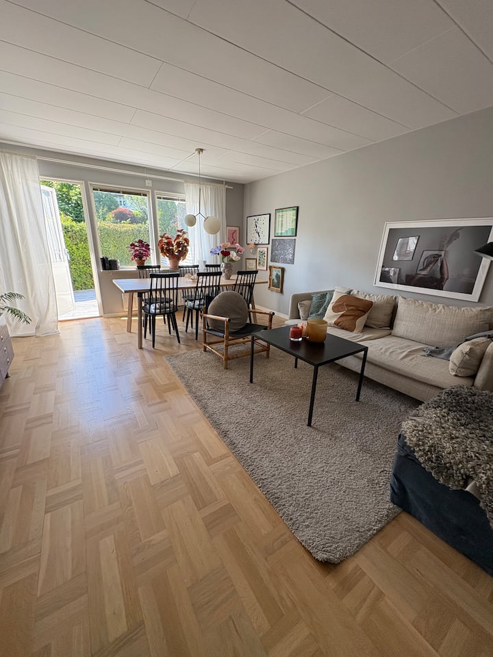 Parhus Med Mysig Altan Och Kvällssol - Torslanda