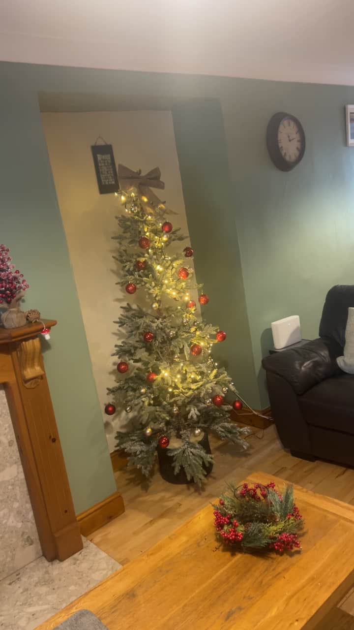 New To Airbnb Entire Town House In Town Centre - Bala