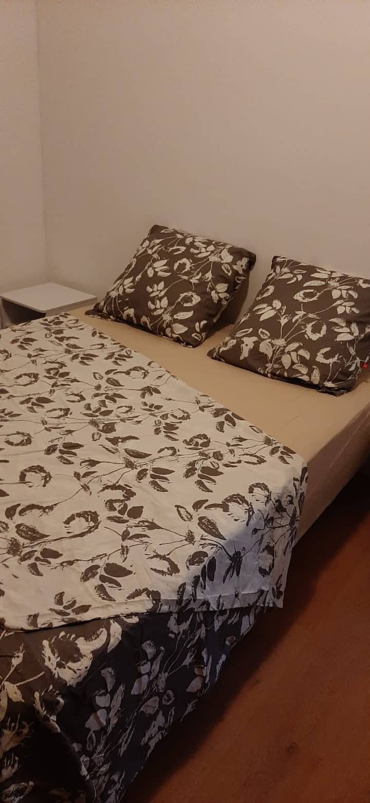 Belle Chambre à Arpajon Dans Maison Avec Jardin - Arpajon