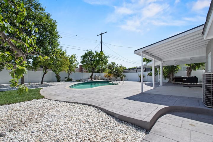 Modern La Stay W/pool & Backyard - San Fernando, CA