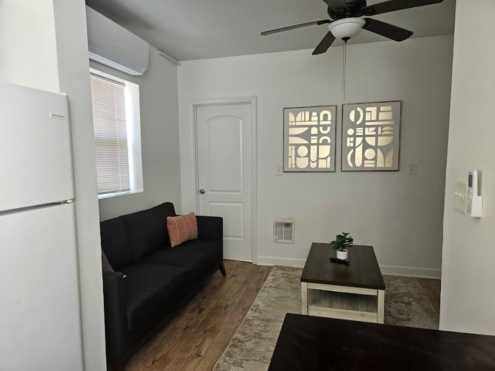Calm & Cozy 2 Bed Apartment | Close To Navy Base! - Lake Forest, IL
