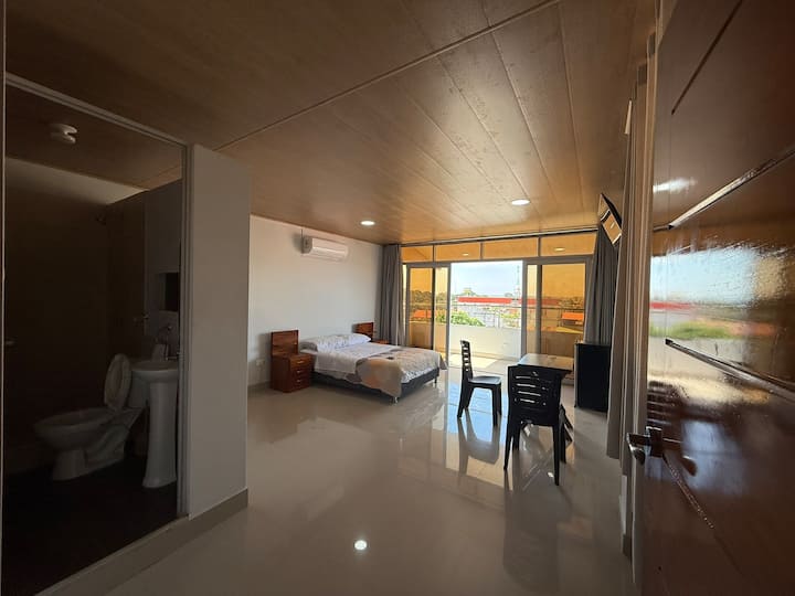 Amplia Habitación Con 
Balcón - Puerto Maldonado