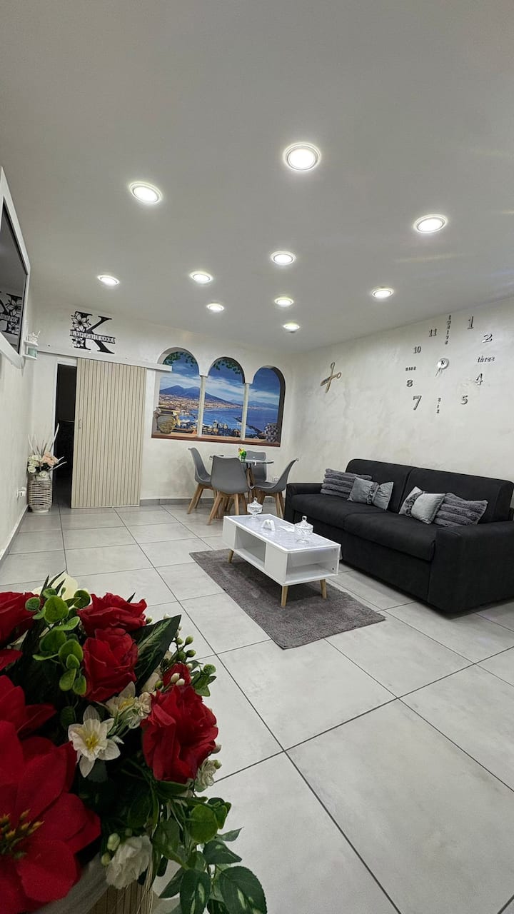 "Il Rifugio Di Kekka"
Piazza Del Plebiscito Napoli - Naples