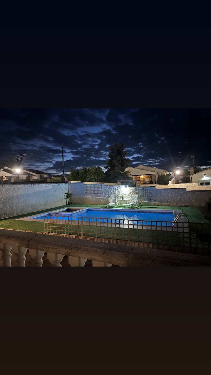 Chalet Con Piscina Y Montaña - Los Olivos