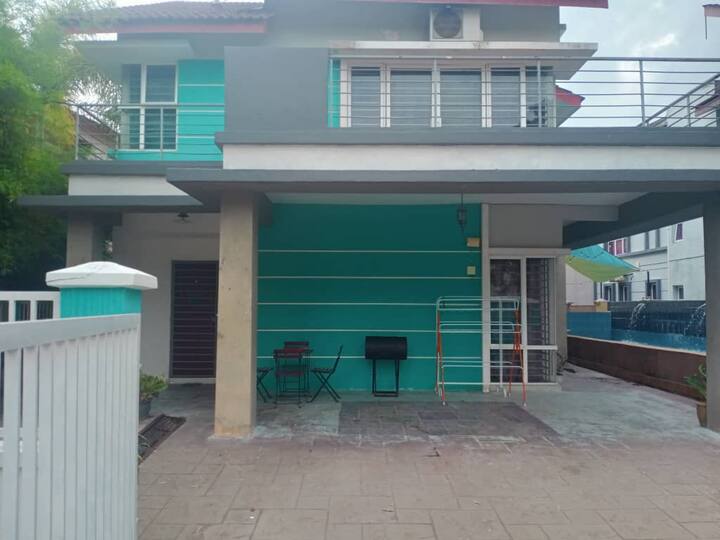 Nuralanur Homestay+private Pool (15pax) - Kajang
