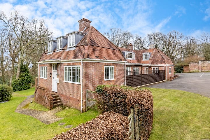 New Forest Cottage - Sleeps 17 - Brockenhurst