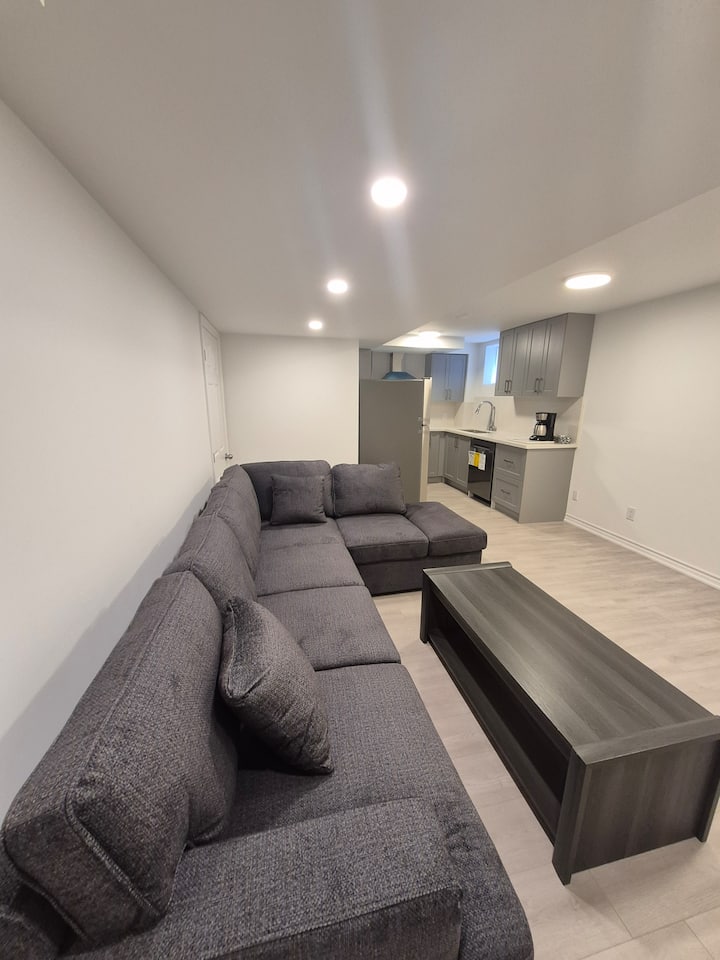 Classy Basement - 2 Bedroom In Burlington - Burlington